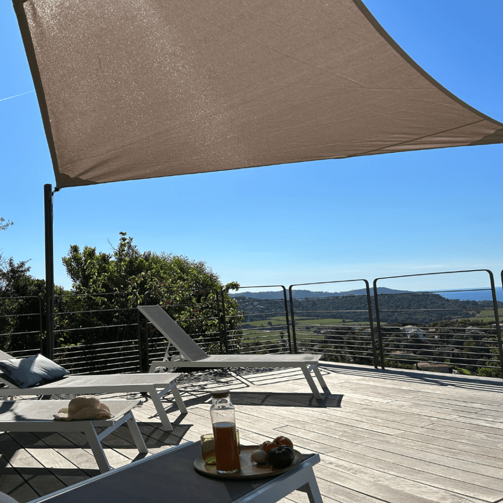 Comment faire de l'ombre sur une terrasse en plein sud avec voile et ...